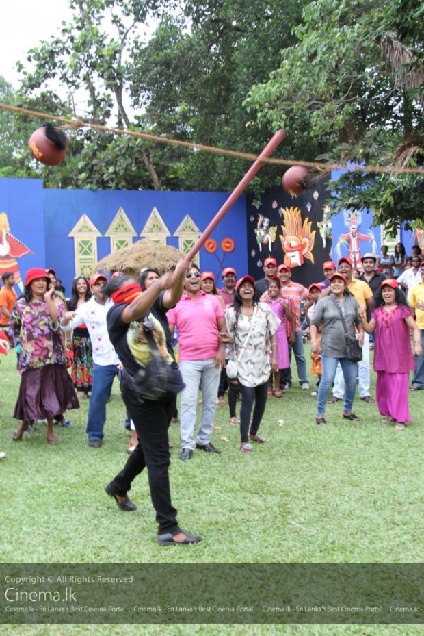 Derana Kala Game Awrudu - දෙරණ කලා ගමේ අවුරුදු 2013 - Cinema.lk